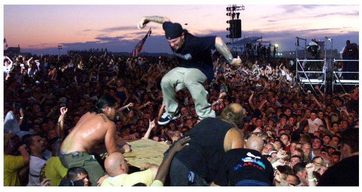 방탄 부산콘 때문에 계속 얘기 나오는 우드스탁1999 - 유머/이슈 - YULDO