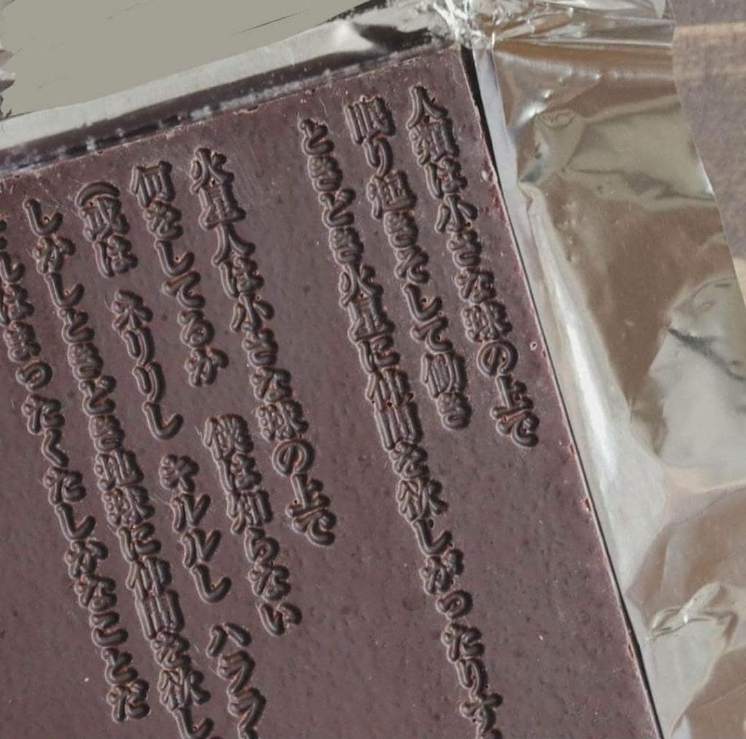 글씨 튀어나옴 vs 글씨 푹 들어감(정답:푹) - 유머/이슈 - YULDO