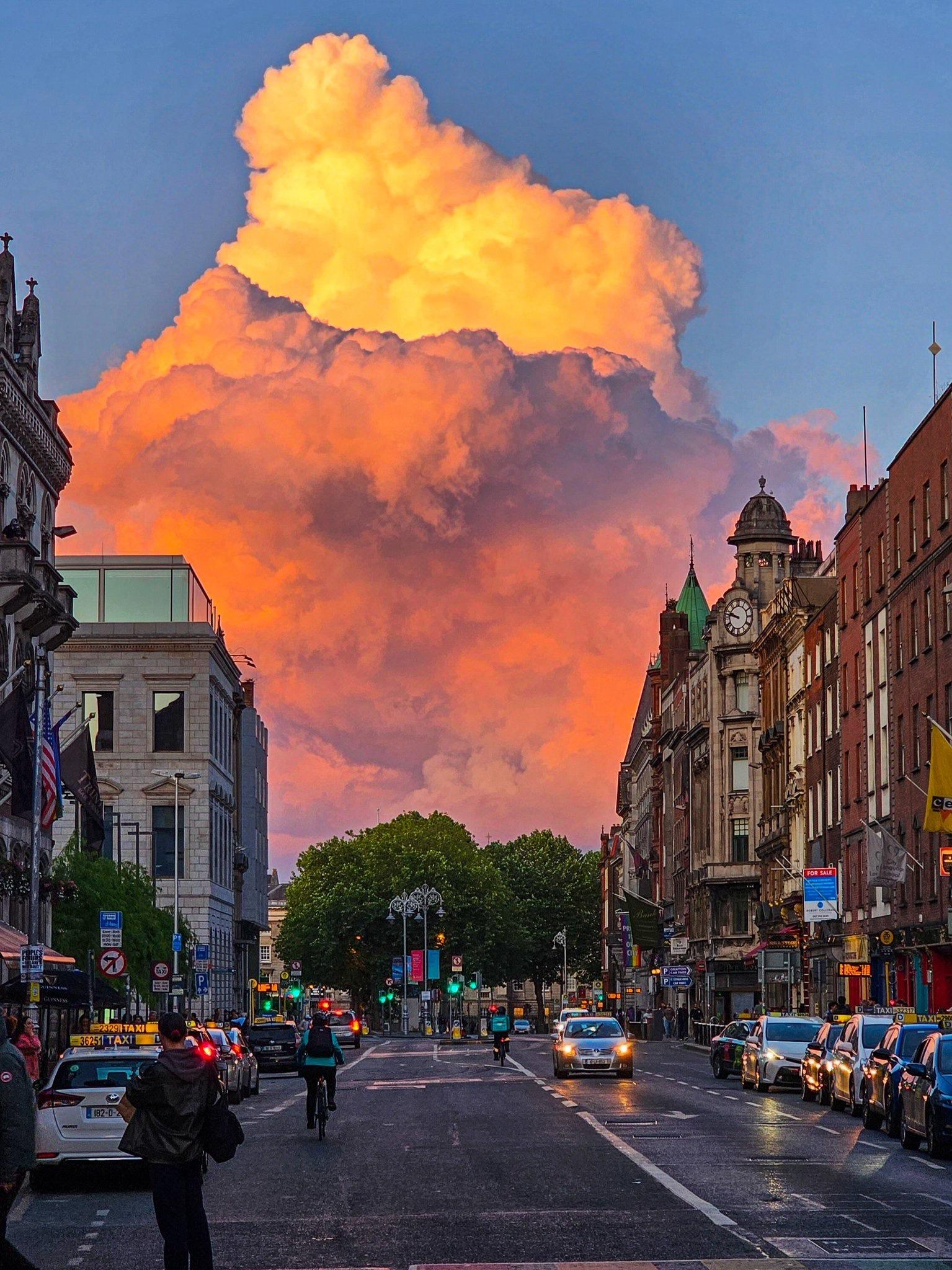 어제 아일랜드 더블린의 저녁 하늘 - 유머/이슈 - YULDO