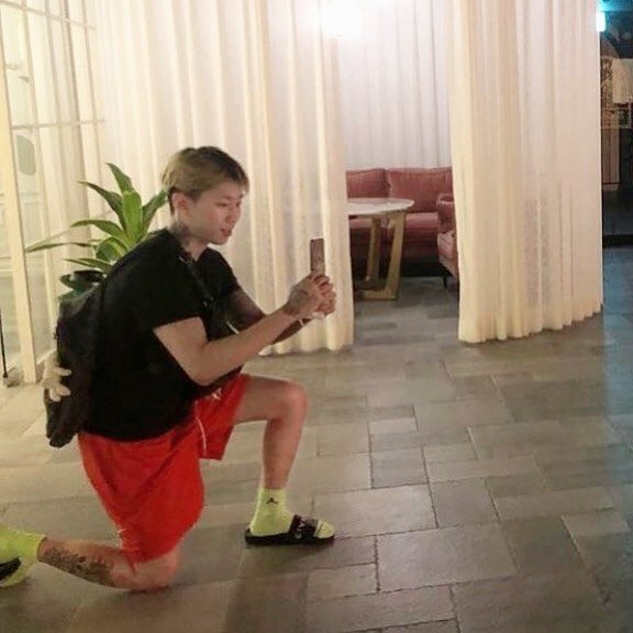 어제자 박재범 가로수길 목격담 - 유머/이슈 - YULDO